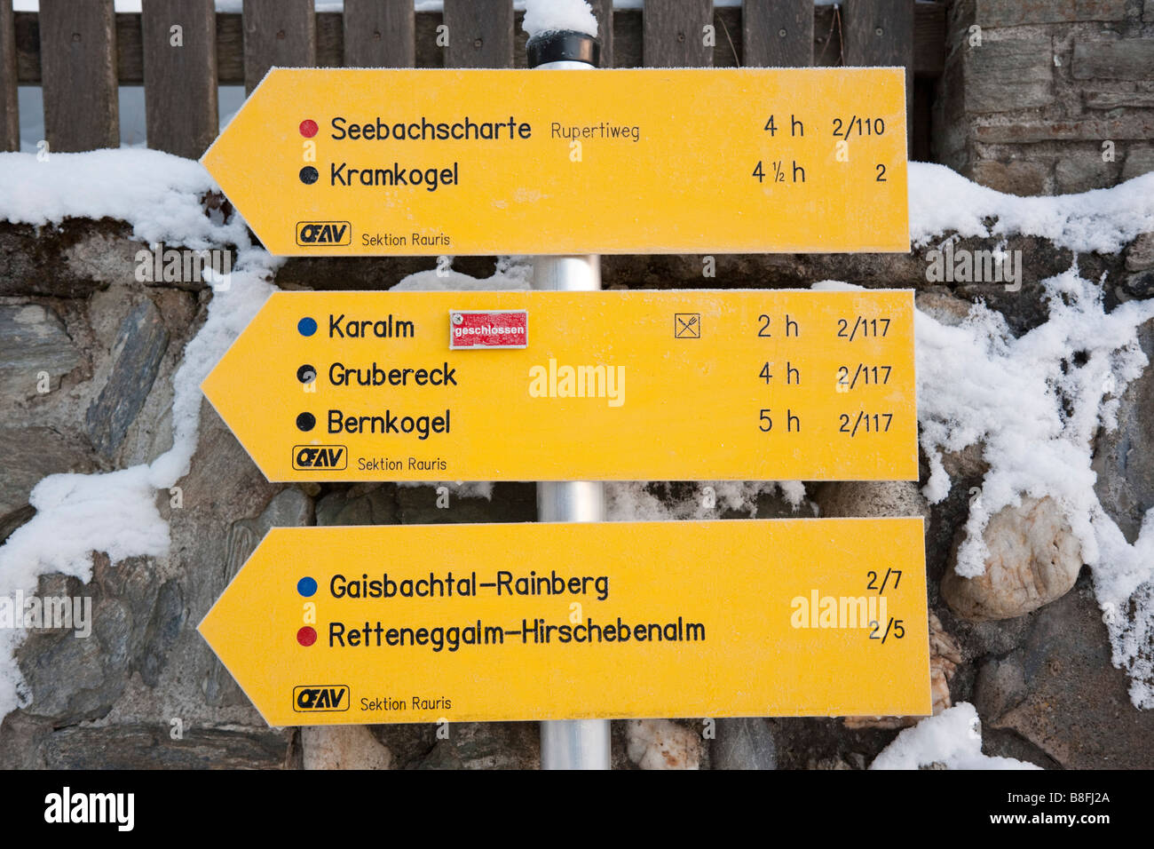 Walking distances sign hi-res stock photography and images - Alamy