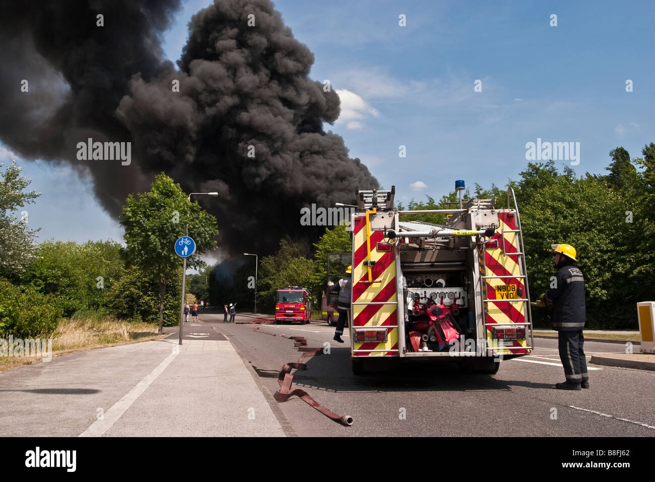 FIRE AT A LORRY DEPOT AWSWORTH NOTTINGHAMSHIRE ENGLAND NEAR IKEA AND ...