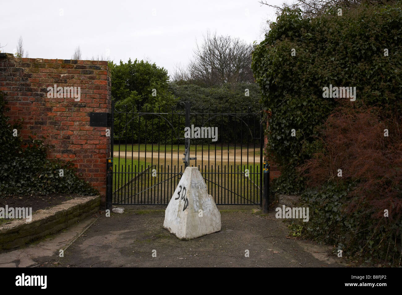 Entrance gate obstruction security stop stopping stopper barrier ...