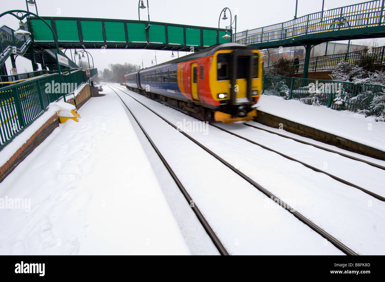 Mansfield railway station platform hi-res stock photography and images ...