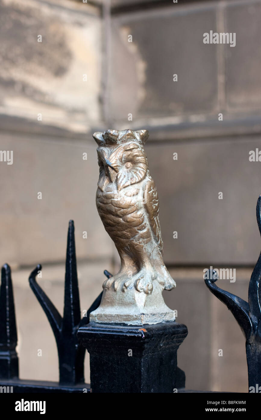 Leeds golden owl, fencing detail around main Library Stock Photo - Alamy