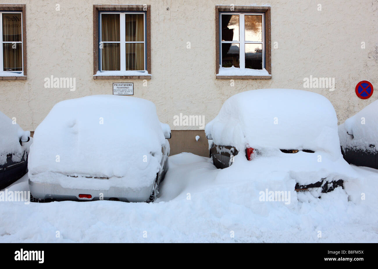 Covered vehicles hi-res stock photography and images - Alamy