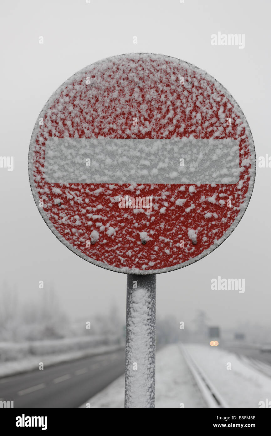 Snow Scene Harlow Essex, No Entry Sign A414 Stock Photo - Alamy