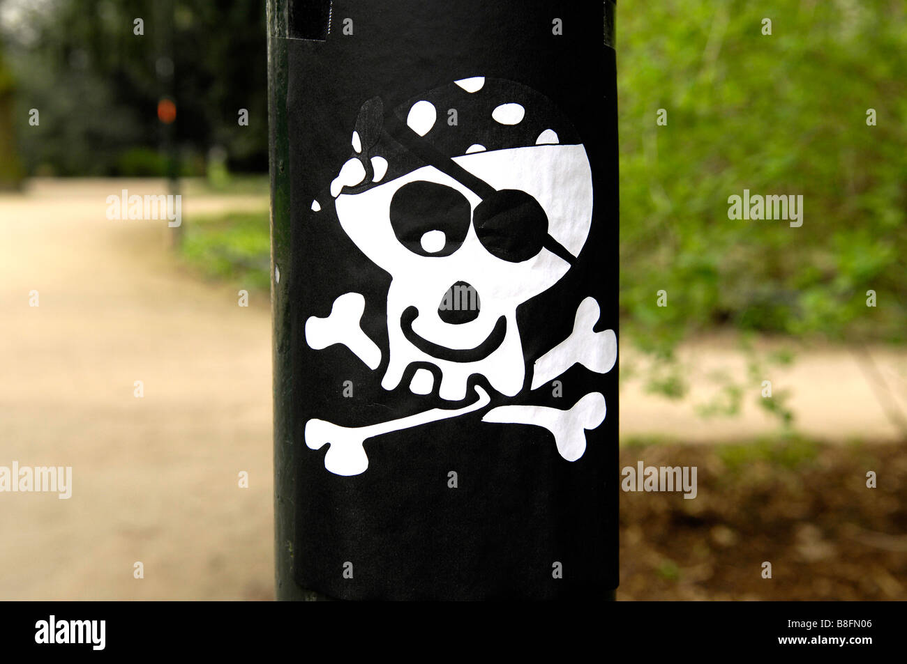 skull and crossbones jolly roger pirate flag smiley comic black and ...