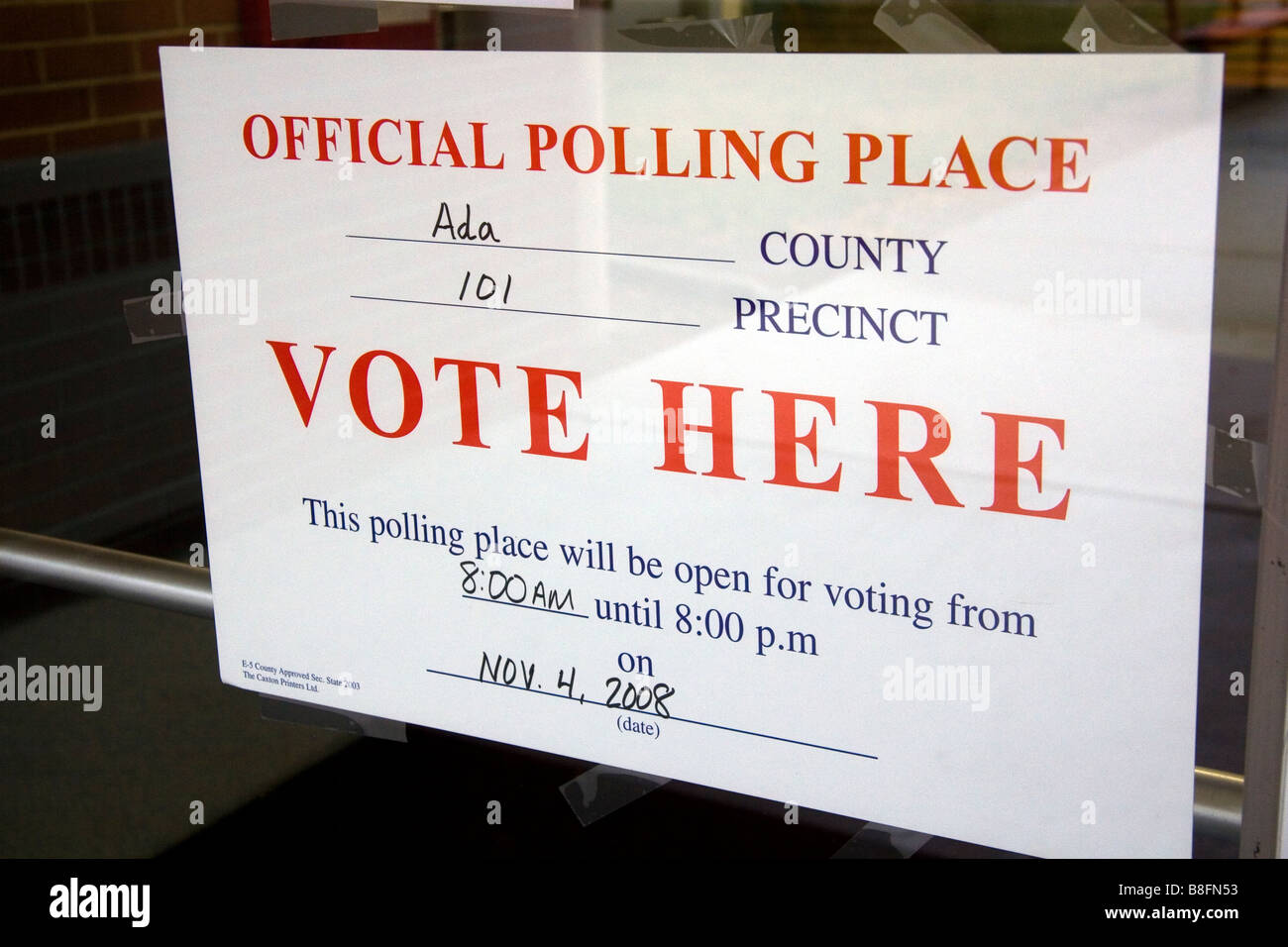 Vote station hi-res stock photography and images - Alamy