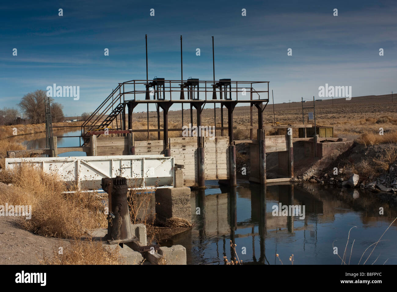 Automated gates hi-res stock photography and images - Alamy