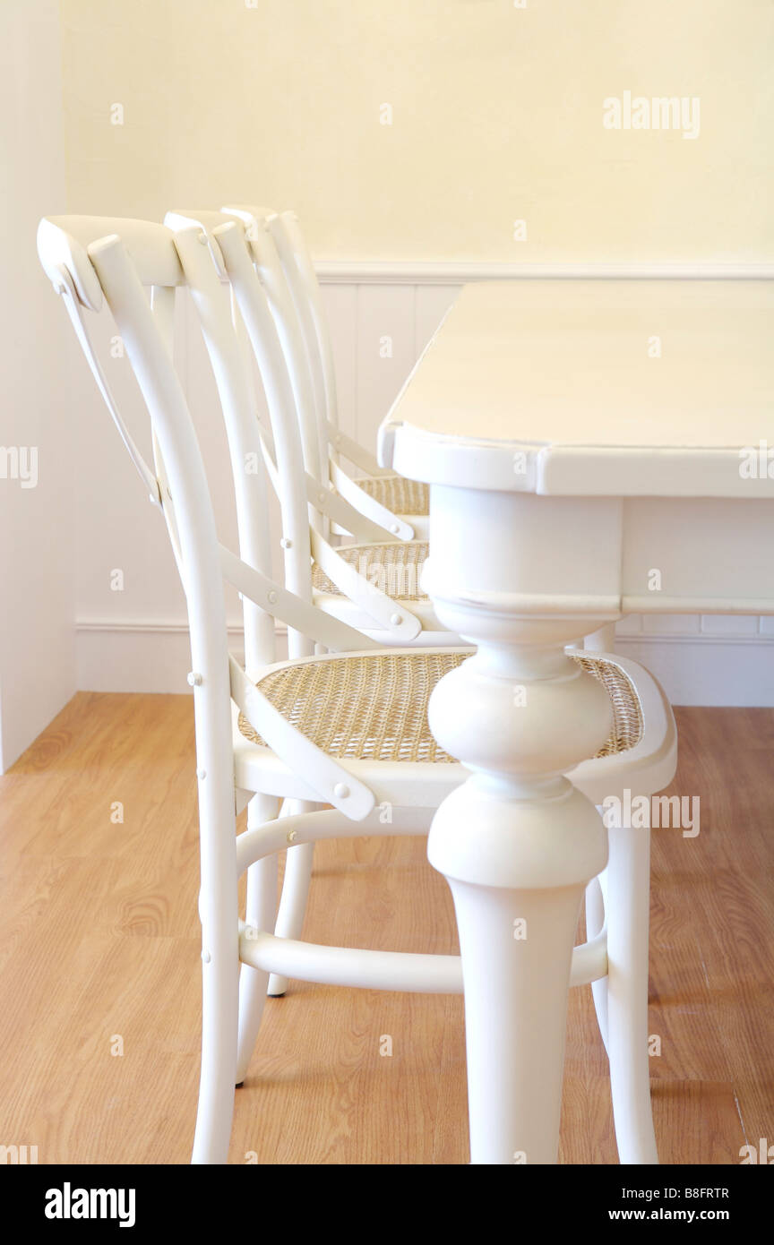 White dining table and chairs Stock Photo - Alamy