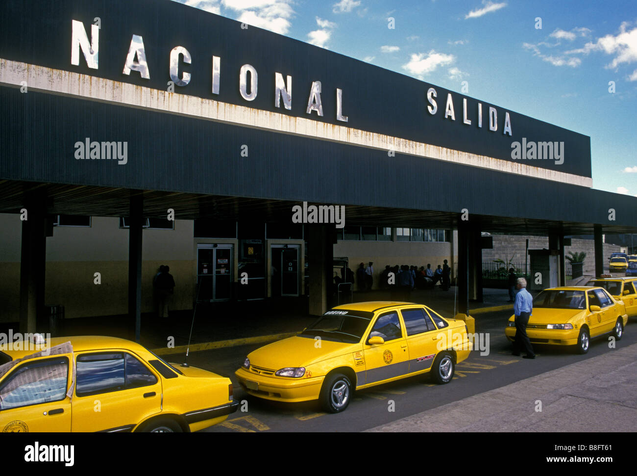 taxi stand, yellow taxicab, yellow taxicabs, taxicab, taxicabs ...