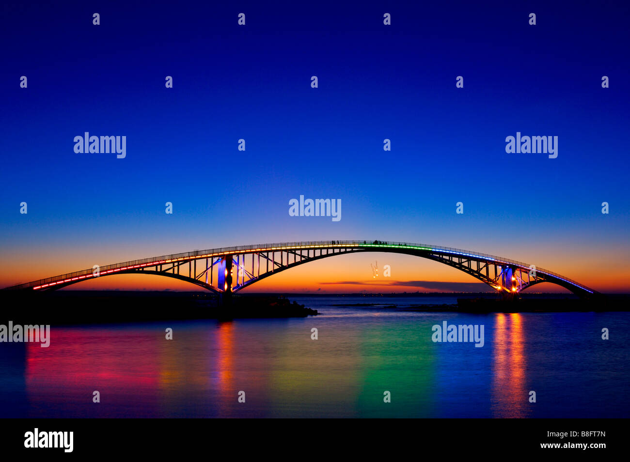 Bridgevibrant hi-res stock photography and images - Alamy