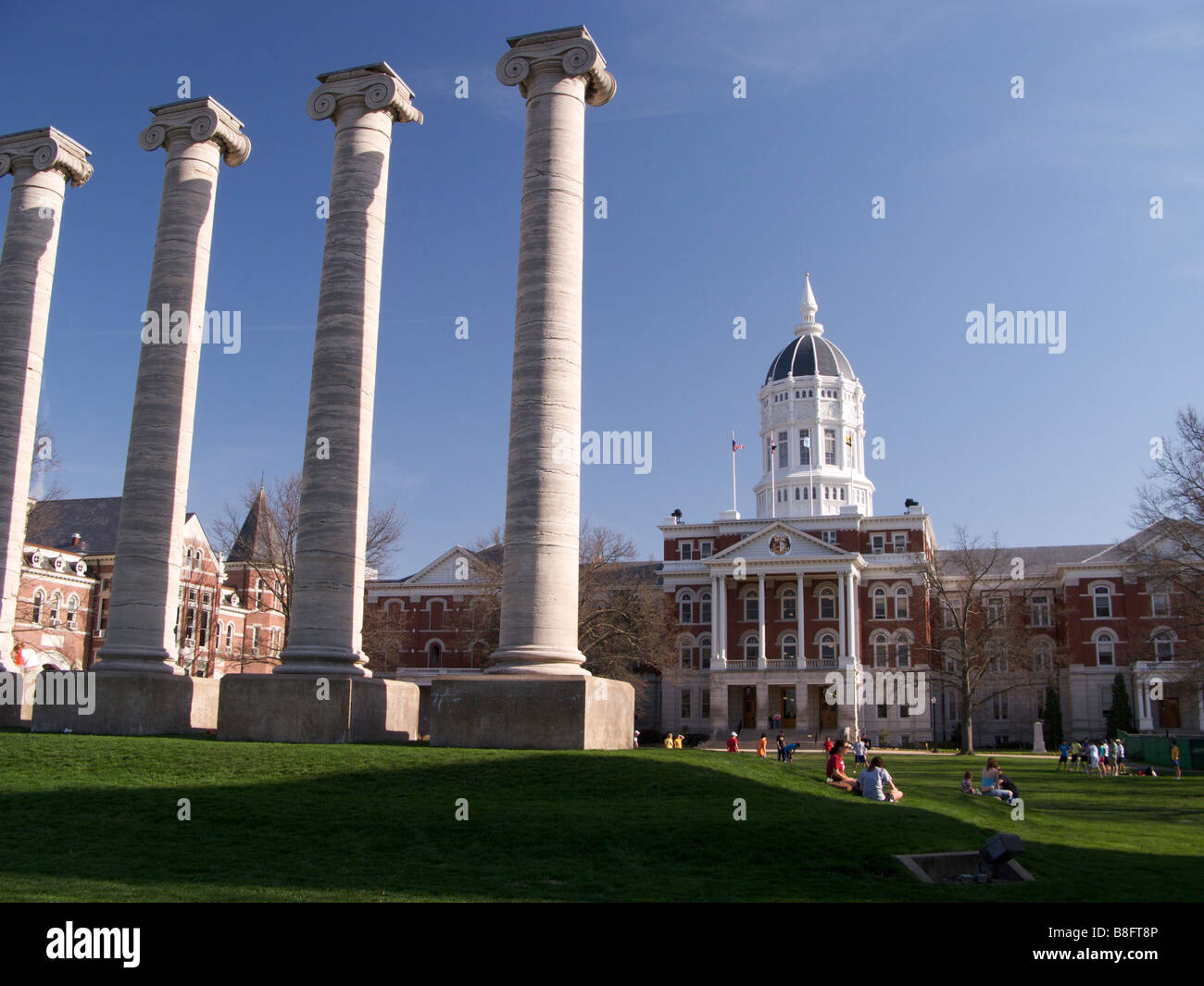Ionic columns jesse hall university hi-res stock photography and images ...
