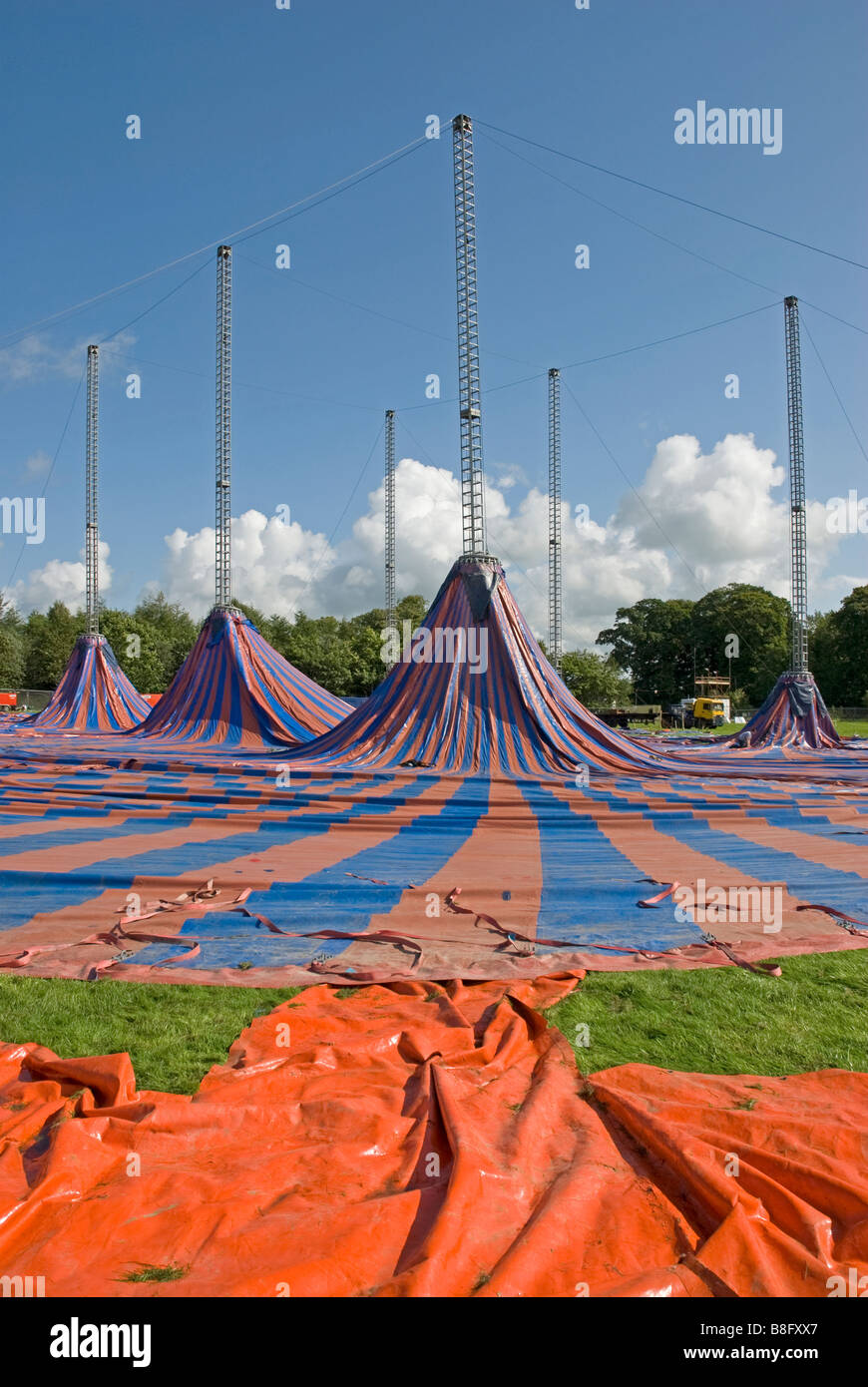 Erection of large circus tent at Planet Love 2008, Shane's Castle ...