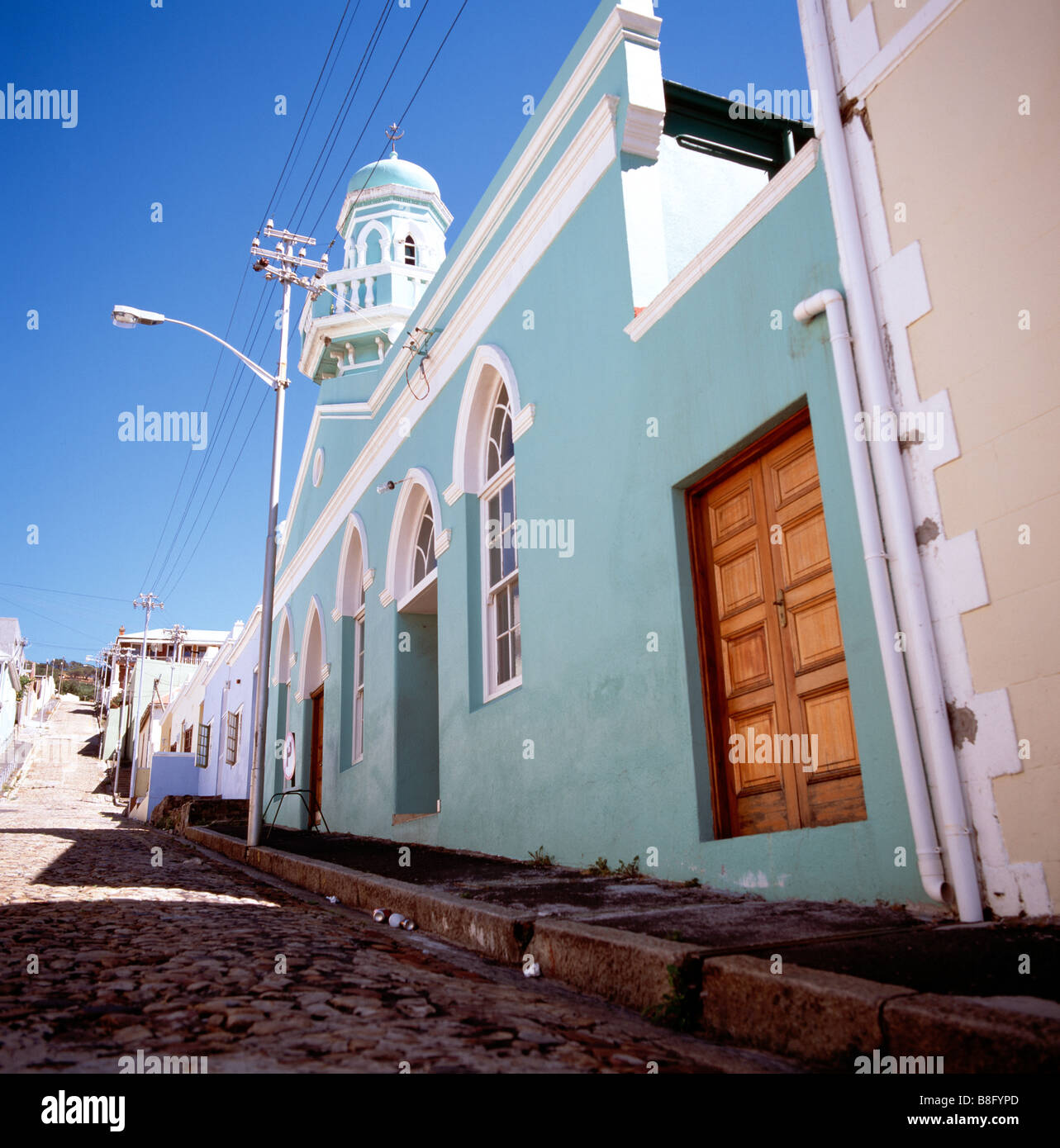 Colourful housing and Boorhaanol Mosque in Longmarket Street Bo Kaap in ...