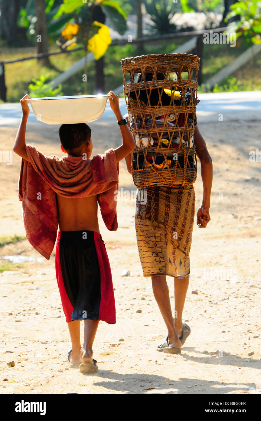 Refugee father hi-res stock photography and images - Alamy