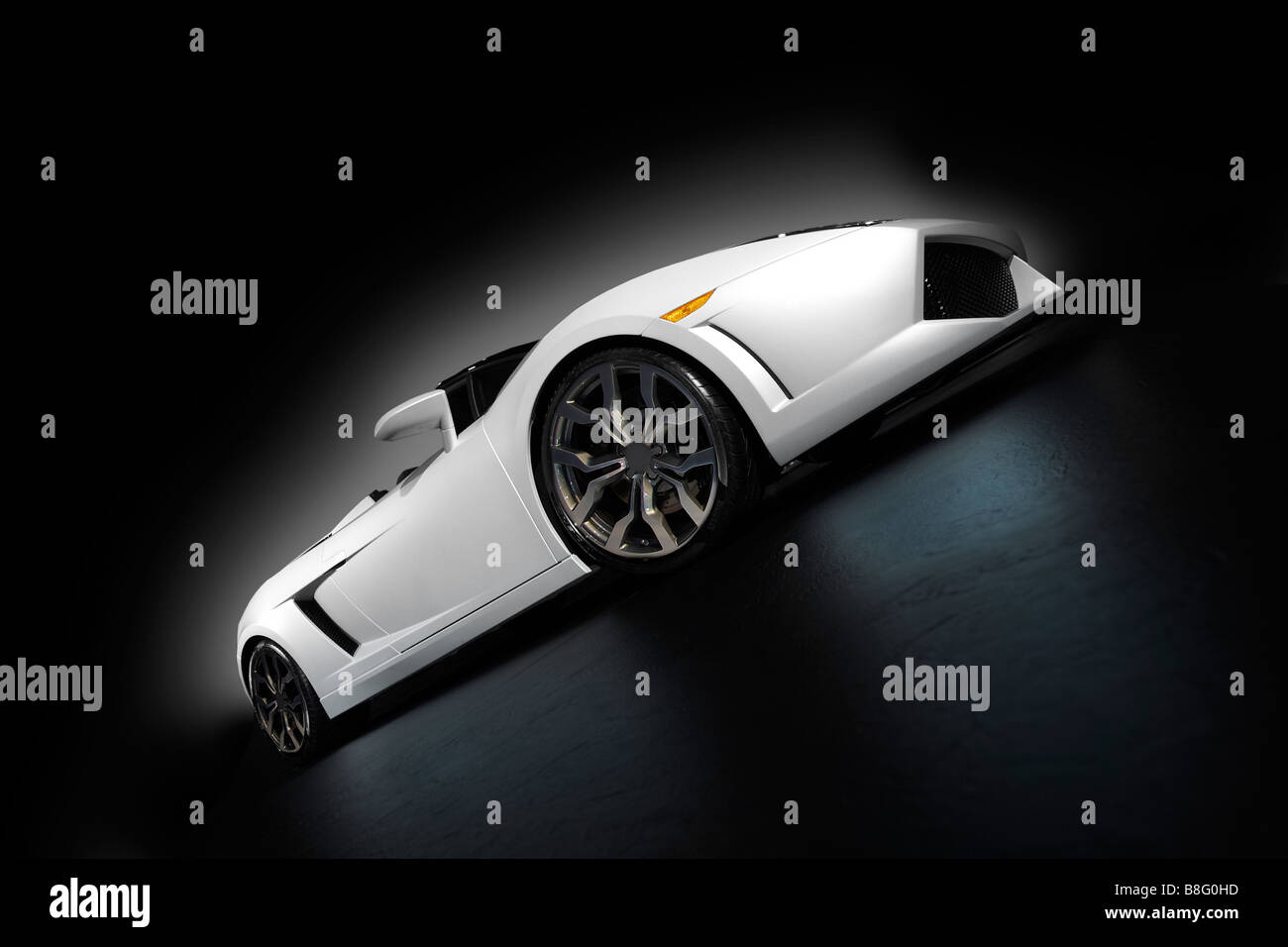 White lamborghini car hi-res stock photography and images - Alamy