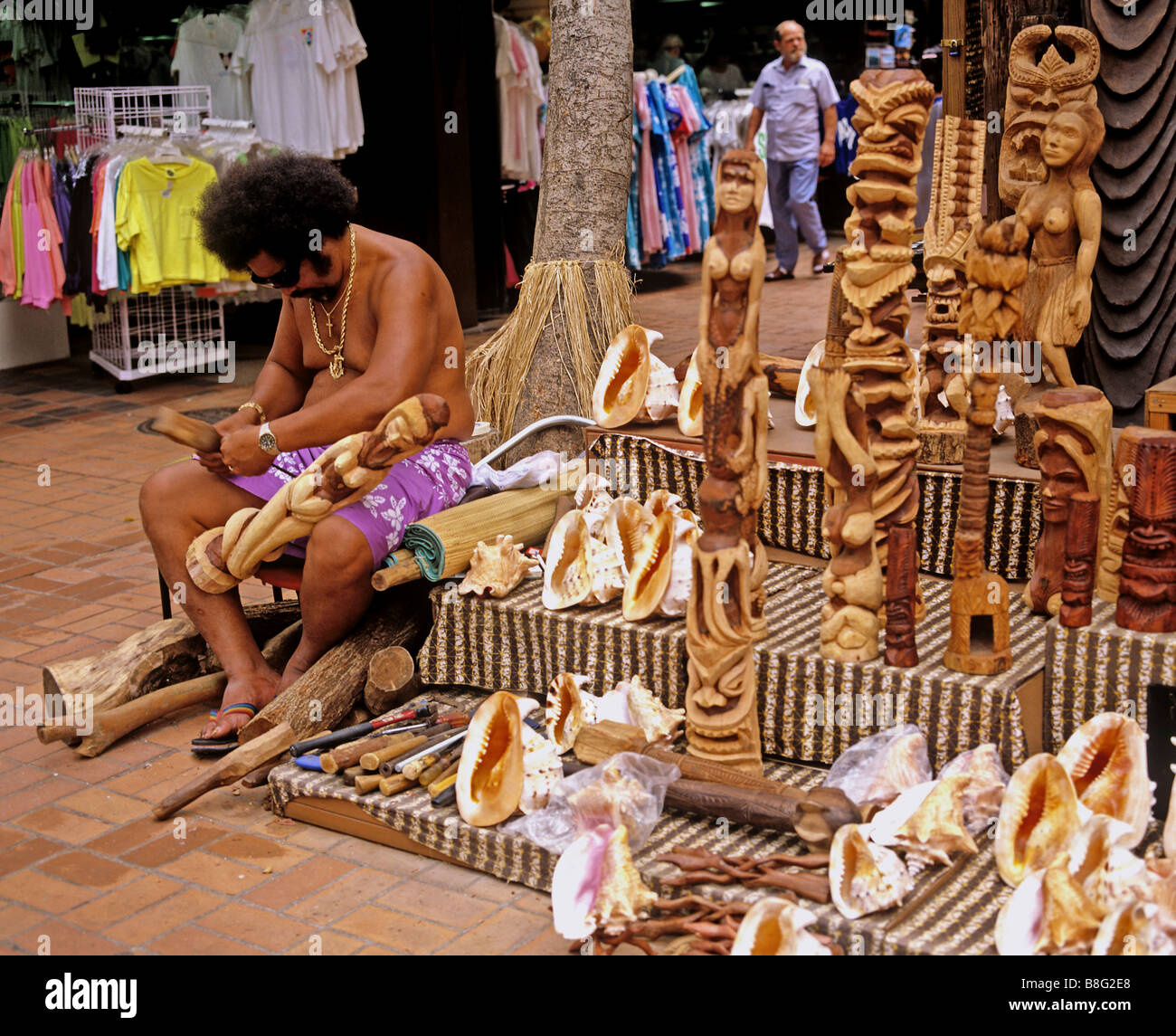 Conch shell carving hi-res stock photography and images - Alamy