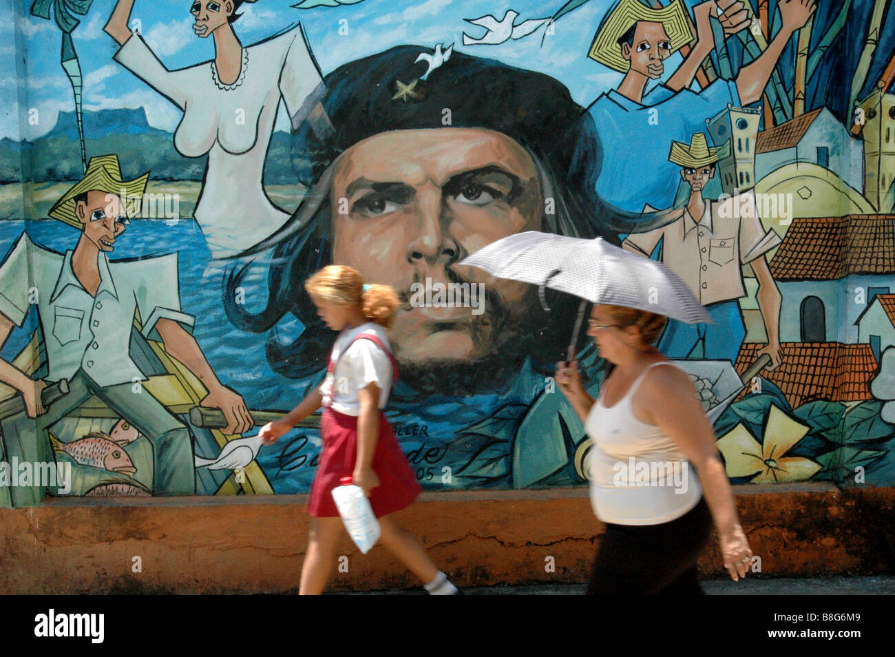 A mural of Che Guevara, Cuba Stock Photo - Alamy