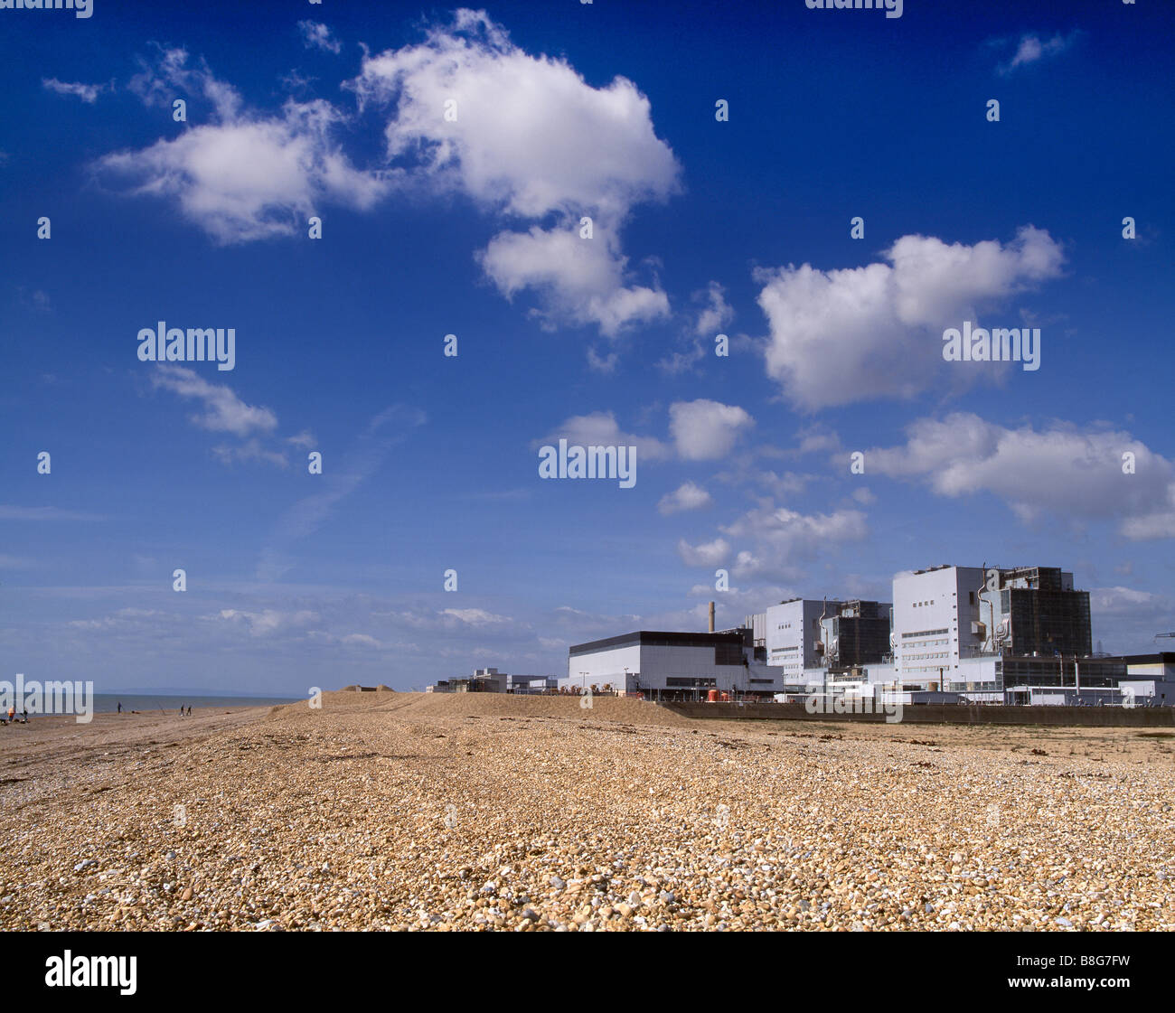 SHINGLE BEACH AND DUNGENESS NUCLEAR POWER STATION RYE BAY ENGLAND UK ...