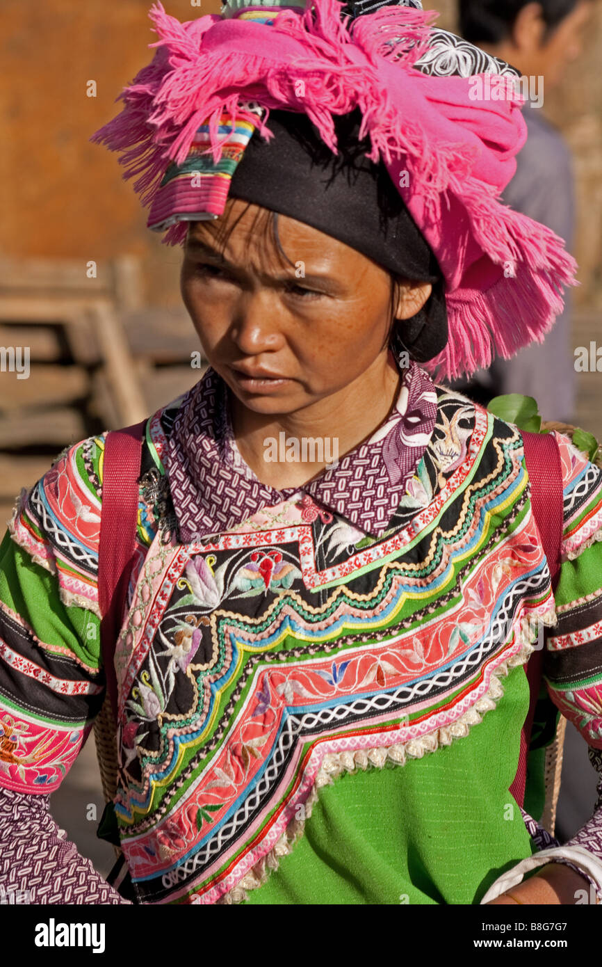 Yi tribe hi-res stock photography and images - Alamy