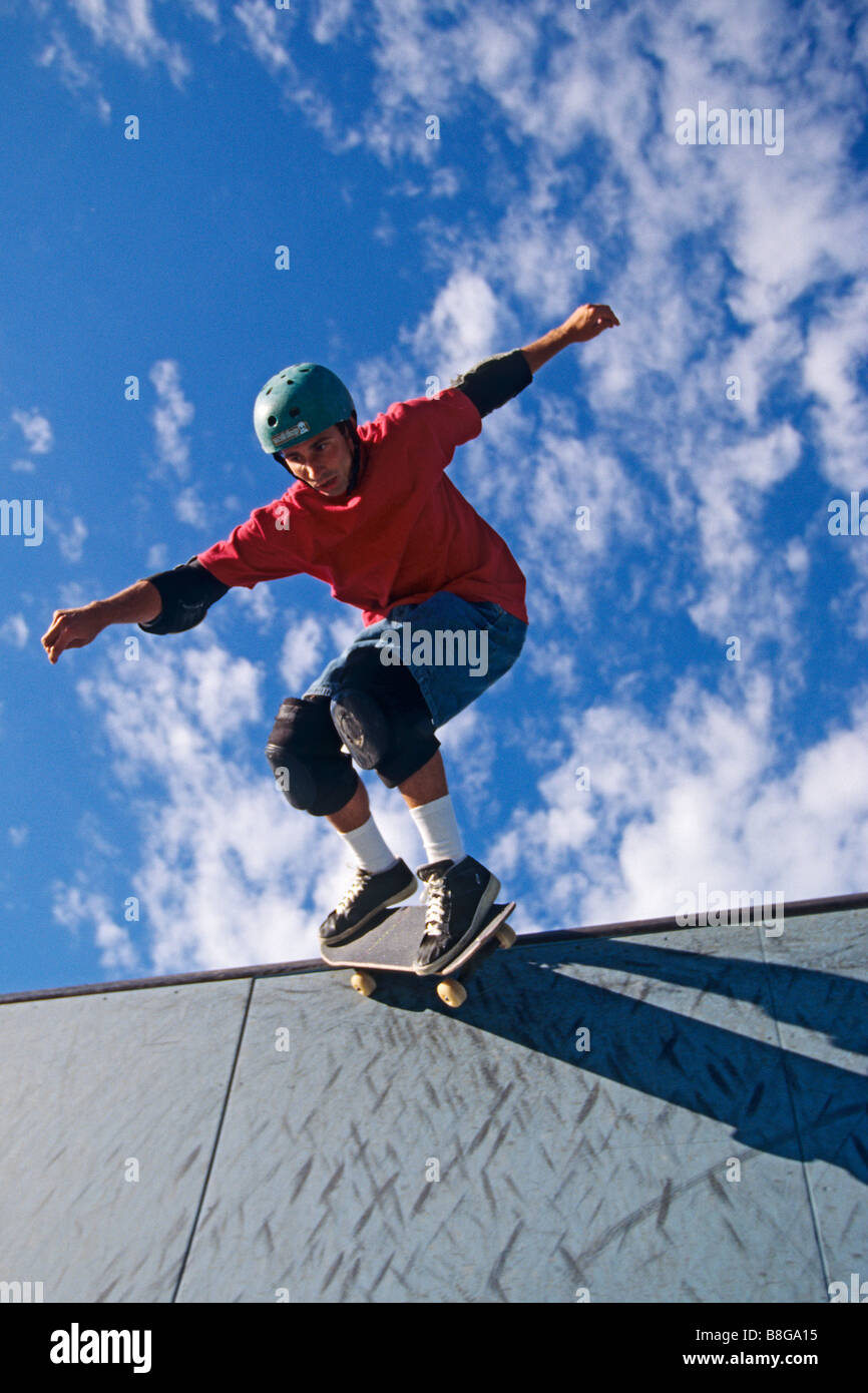 Vert skateboarding hi-res stock photography and images - Alamy