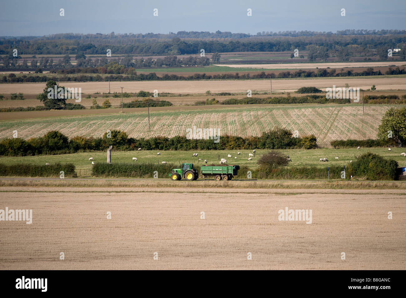 England countryside tractor sheep hi-res stock photography and images ...