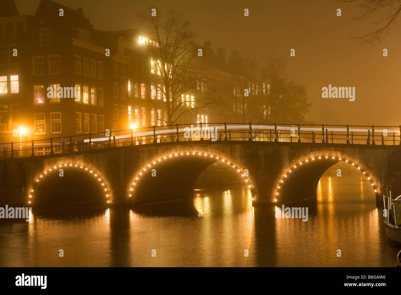 Mist around the bridge hi-res stock photography and images - Alamy