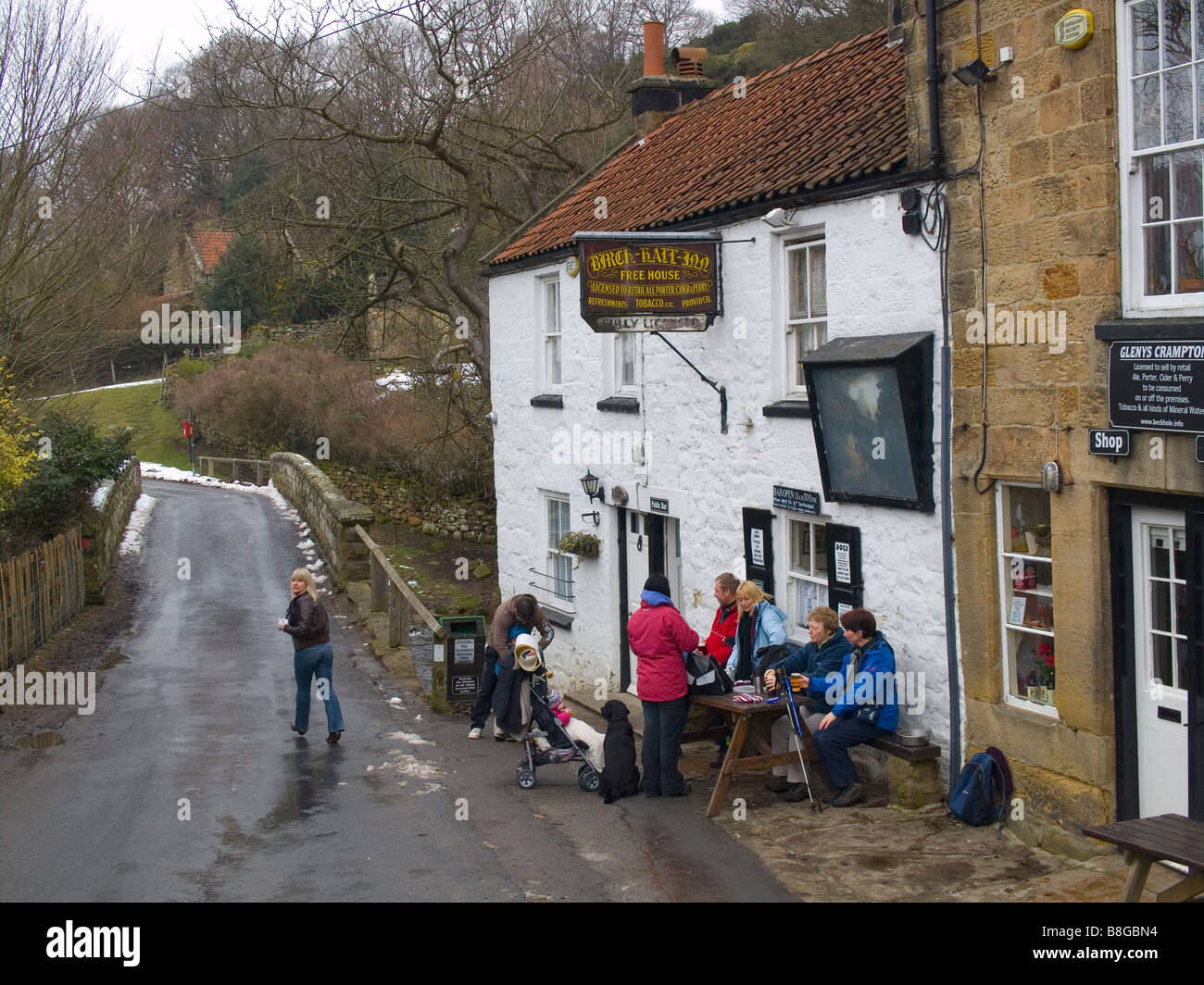 Walkers pub hi-res stock photography and images - Alamy