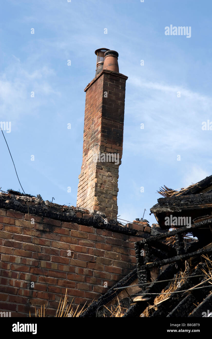 Thatched cottage fire firefighters thatched hi-res stock photography ...