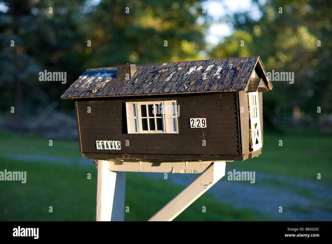 Late afternoon sun lights a quaint country mailbox Stock Photo - Alamy