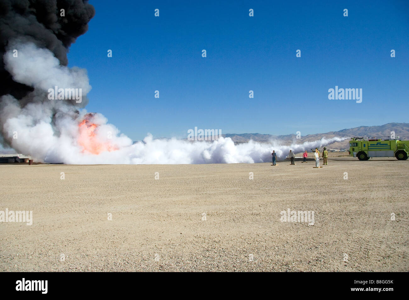Jet fuel truck hi-res stock photography and images - Alamy