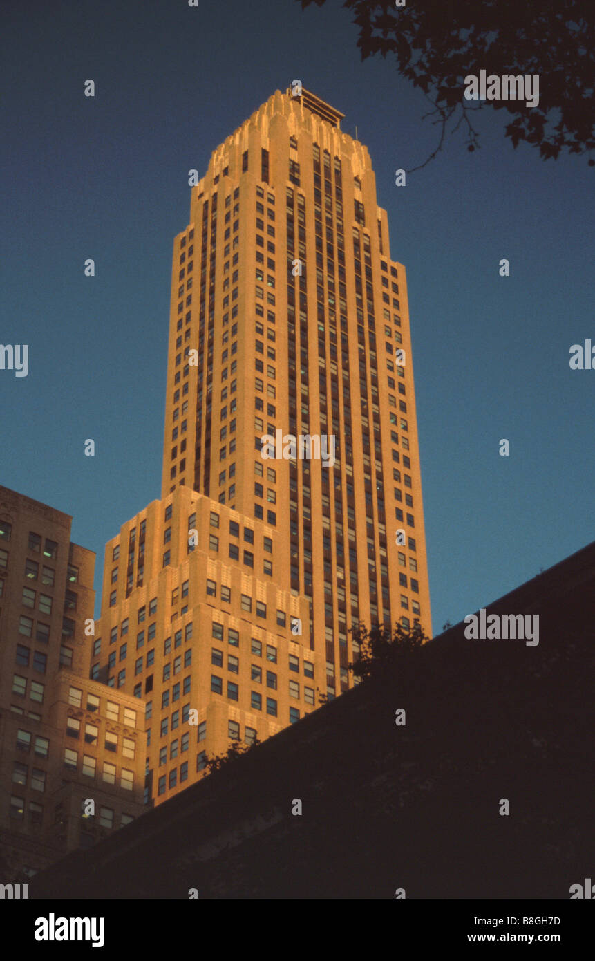 Skyscraper lit afternoon sun hi-res stock photography and images - Alamy
