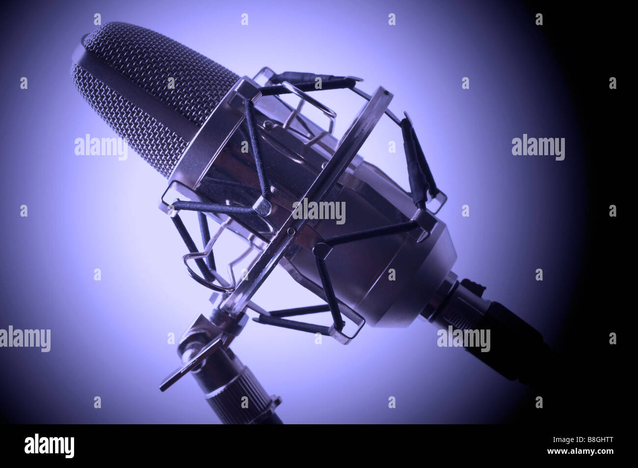 Studio microphone hi-res stock photography and images - Alamy