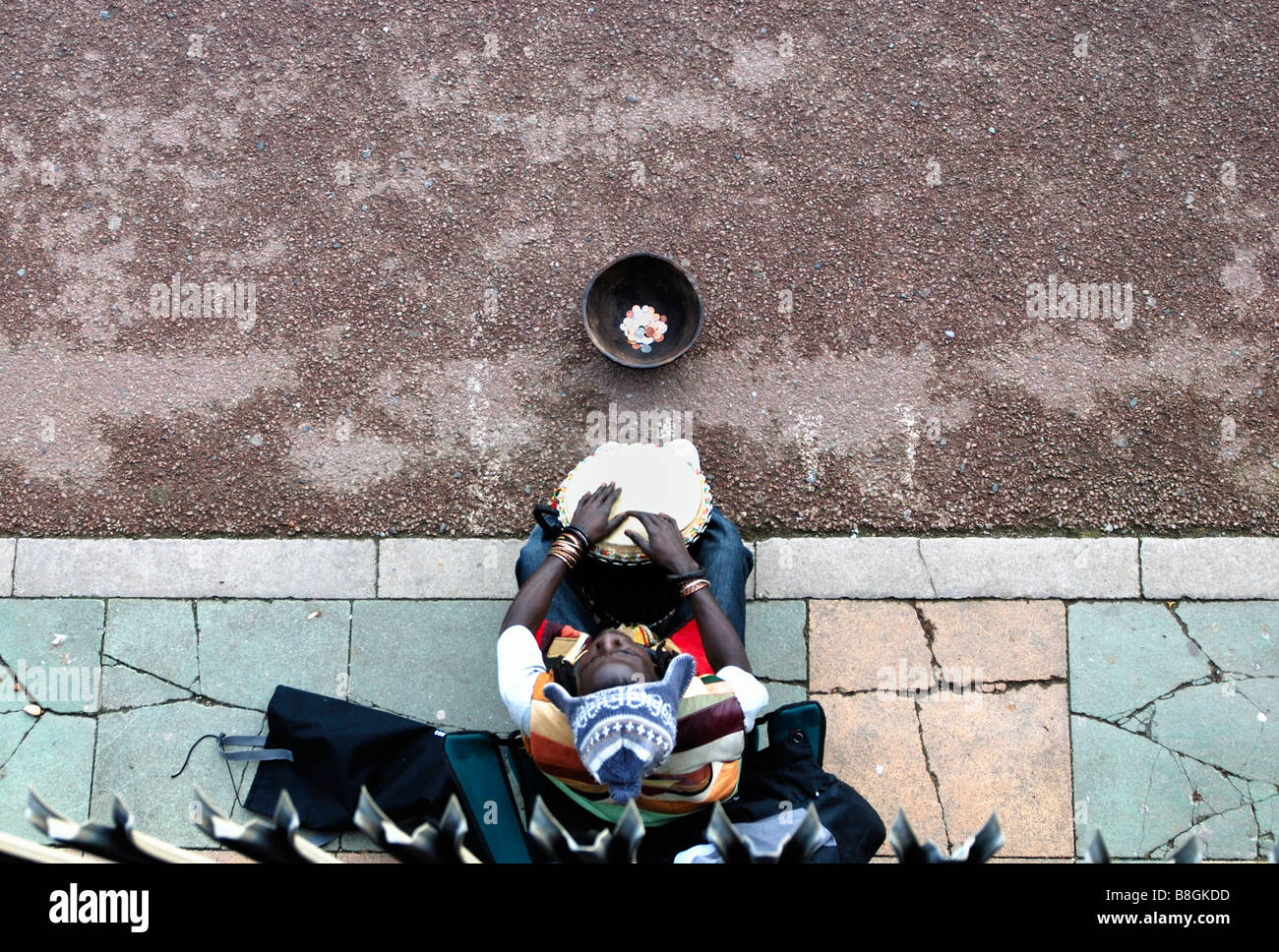 Busker on high street hi-res stock photography and images - Alamy