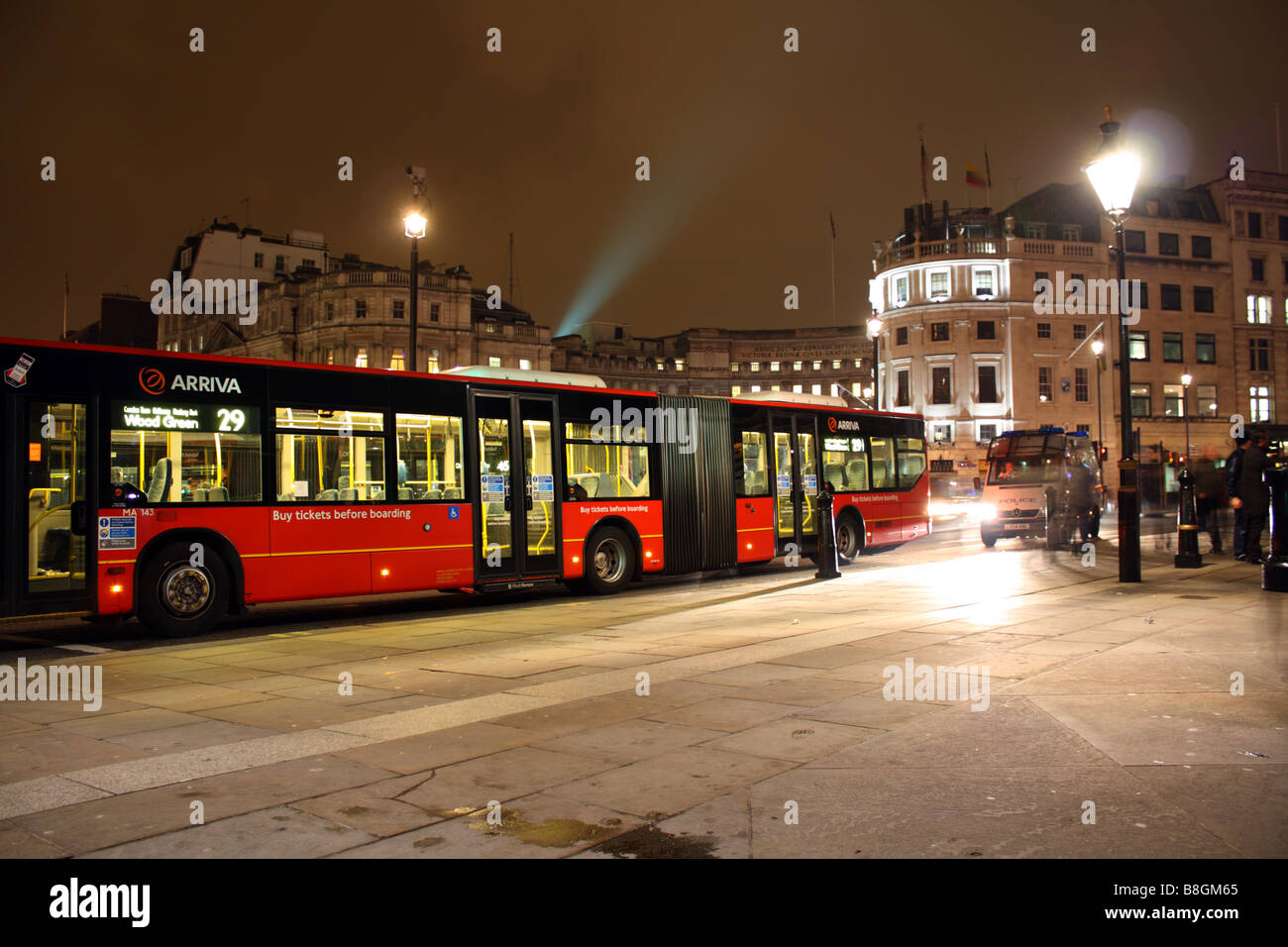 London bus Trafalgar Square Stock Photo - Alamy