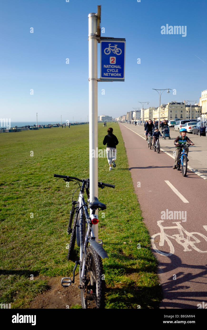 Cycle route along Brighton seafront Stock Photo - Alamy