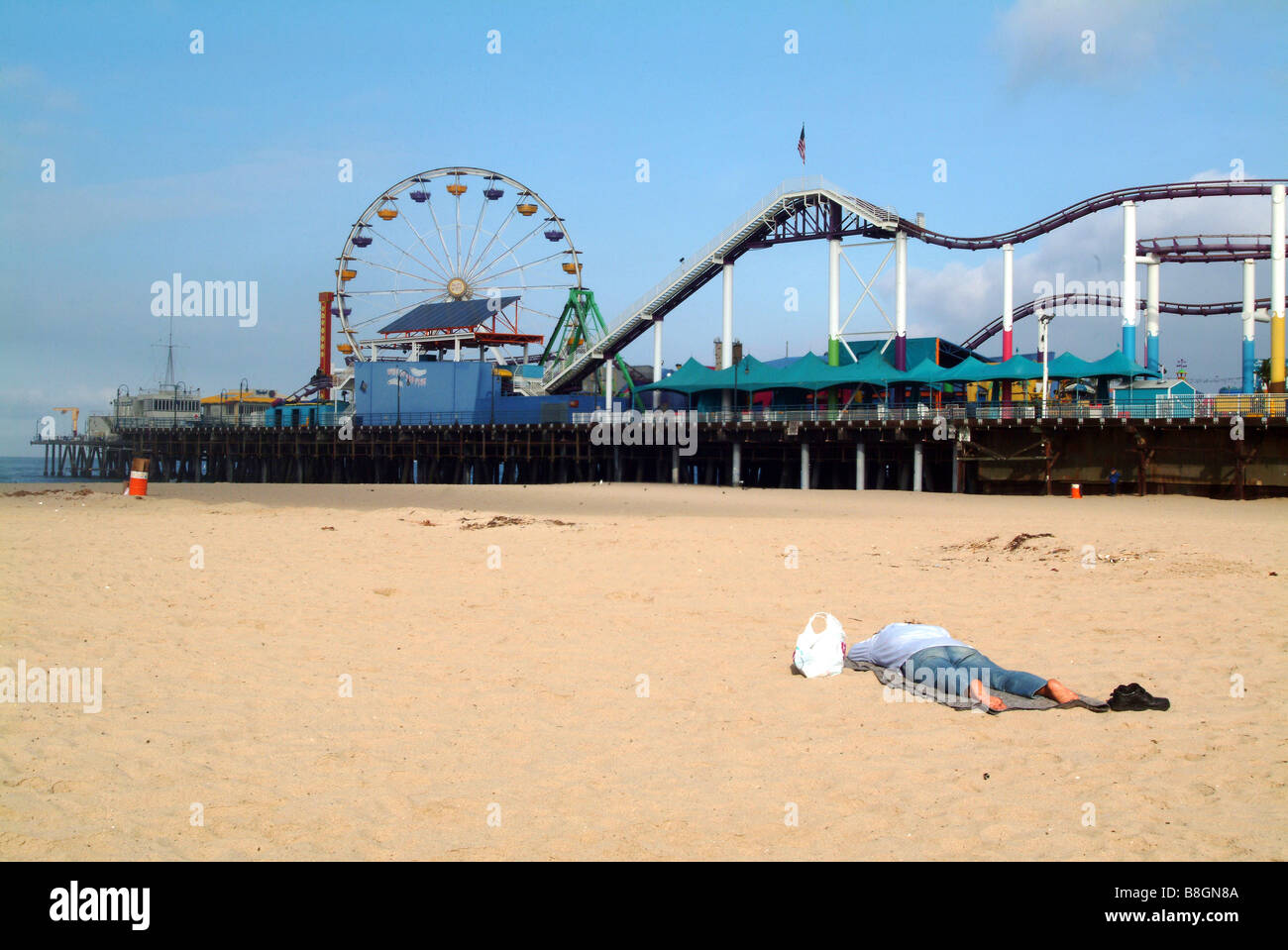 Homeless in santa monica usa hi-res stock photography and images - Alamy