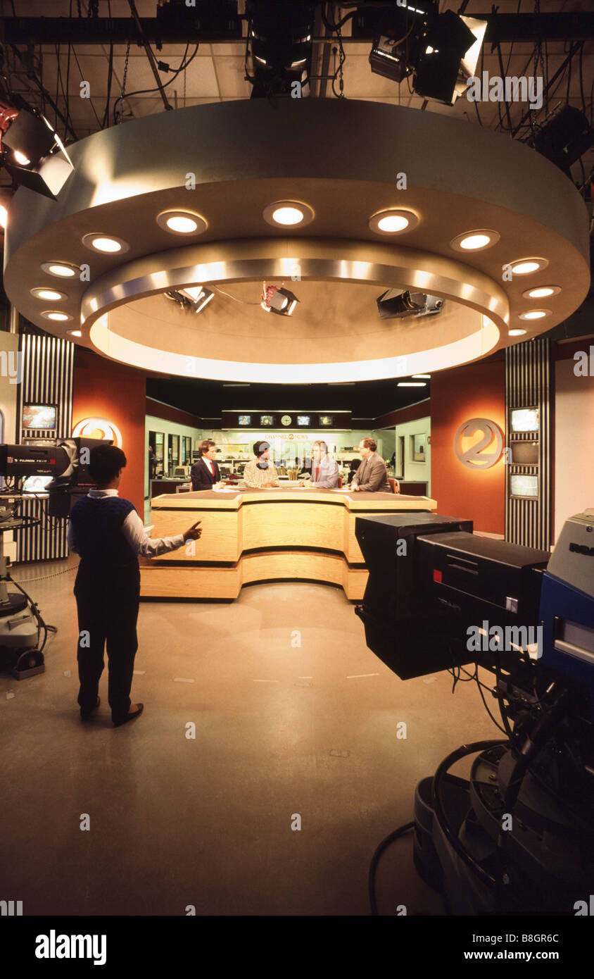 News anchor studio hi-res stock photography and images - Alamy