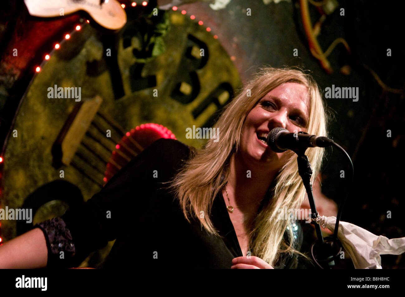 Singer with long blonde hair hi-res stock photography and images - Alamy
