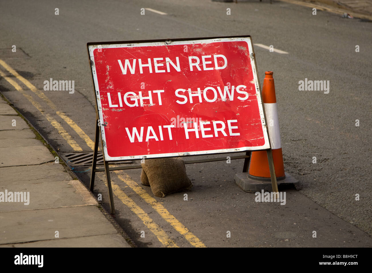 Roadworks traffic light sign hi-res stock photography and images - Alamy