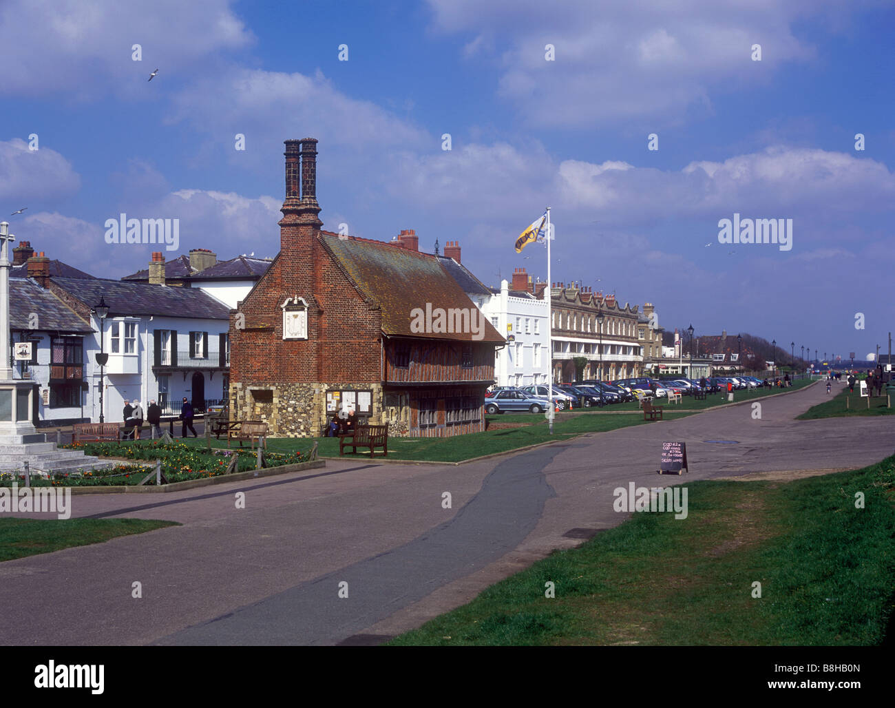 The 16th century Moot Hall (old town hall), on Aldeburgh's seafront ...