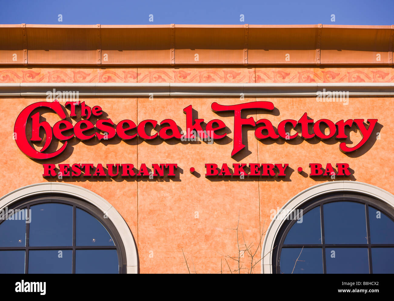 ARLINGTON, VIRGINIA USA - Cheesecake Factory restaurant exterior Stock ...