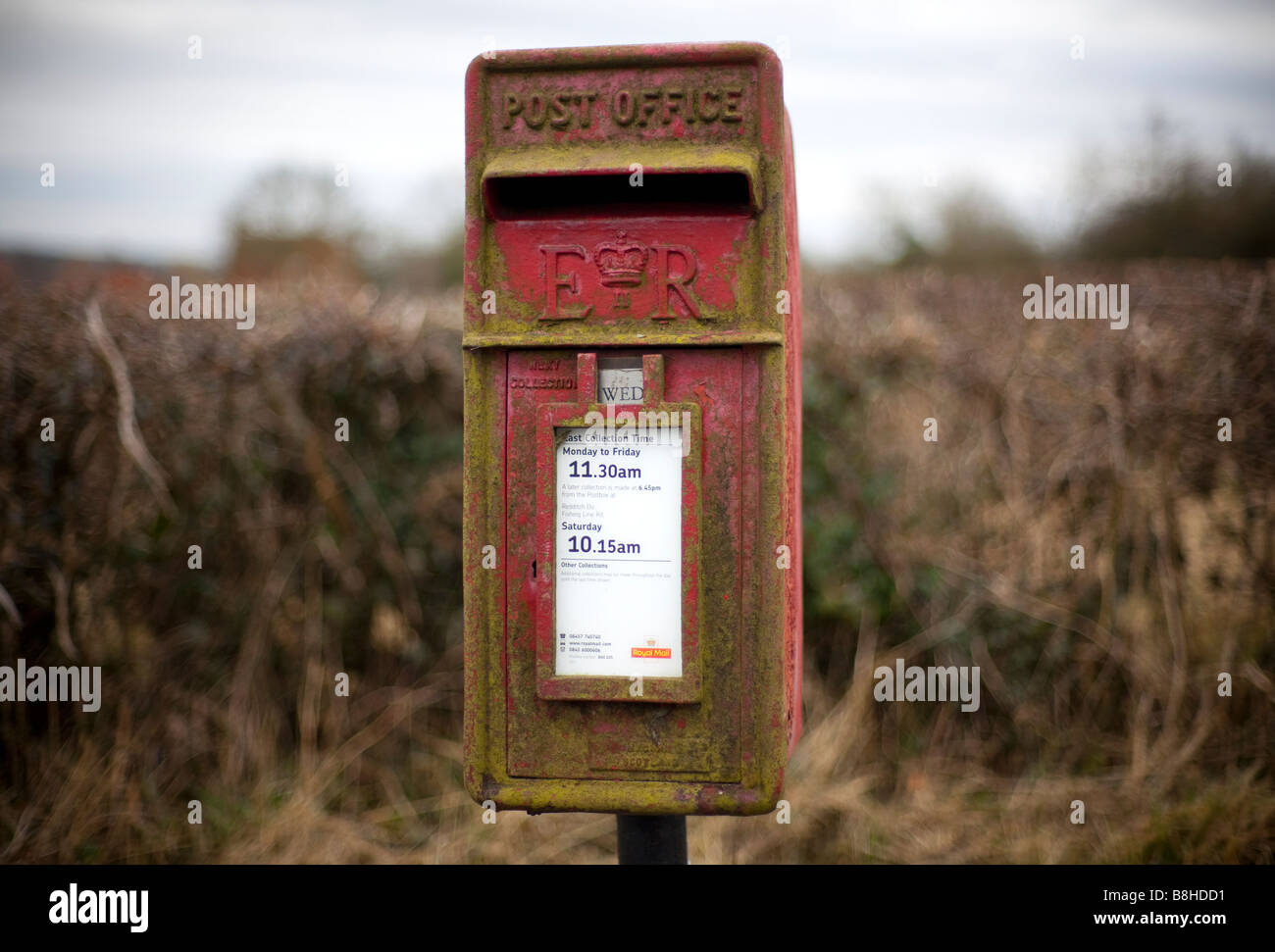Queen elizabeth post box for sale hi-res stock photography and images ...