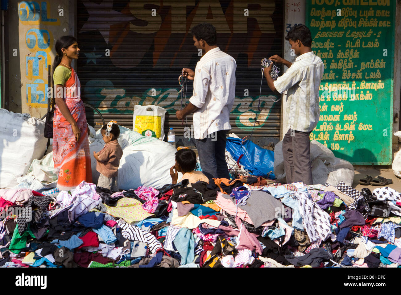 Indian cloth stall hi-res stock photography and images - Alamy
