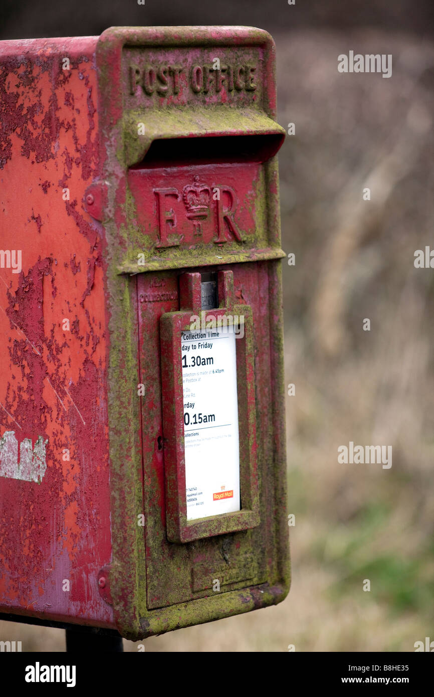 Queen elizabeth post box for sale hi-res stock photography and images ...