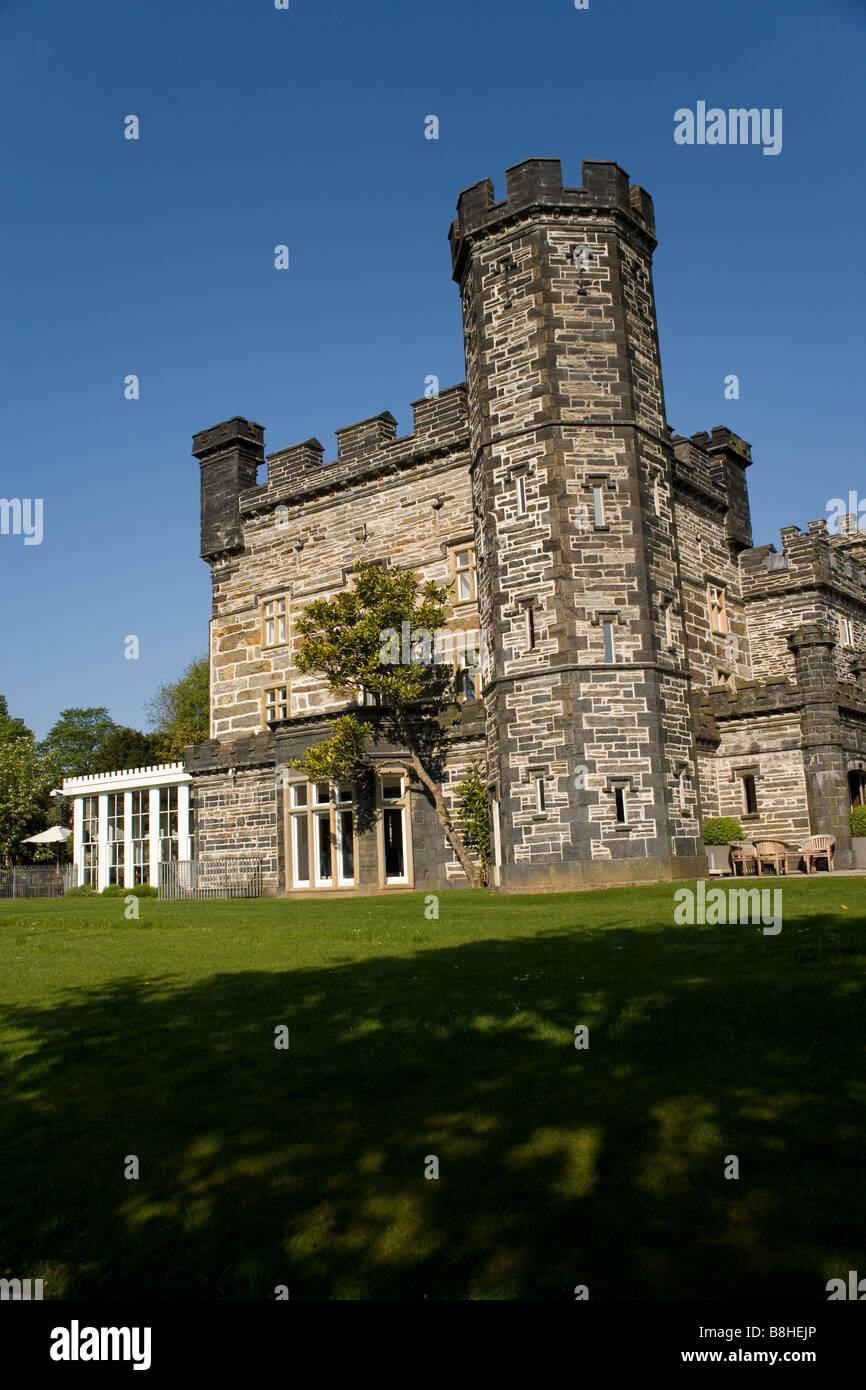 Castell Deudraeth hotel and restaurant in the grounds of Portmeirion ...
