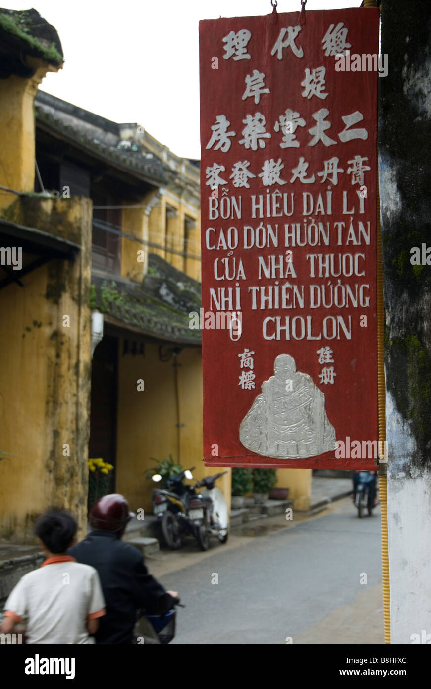Sign in Chinese and Vietnamese, Hoi An, Vietnam Stock Photo - Alamy