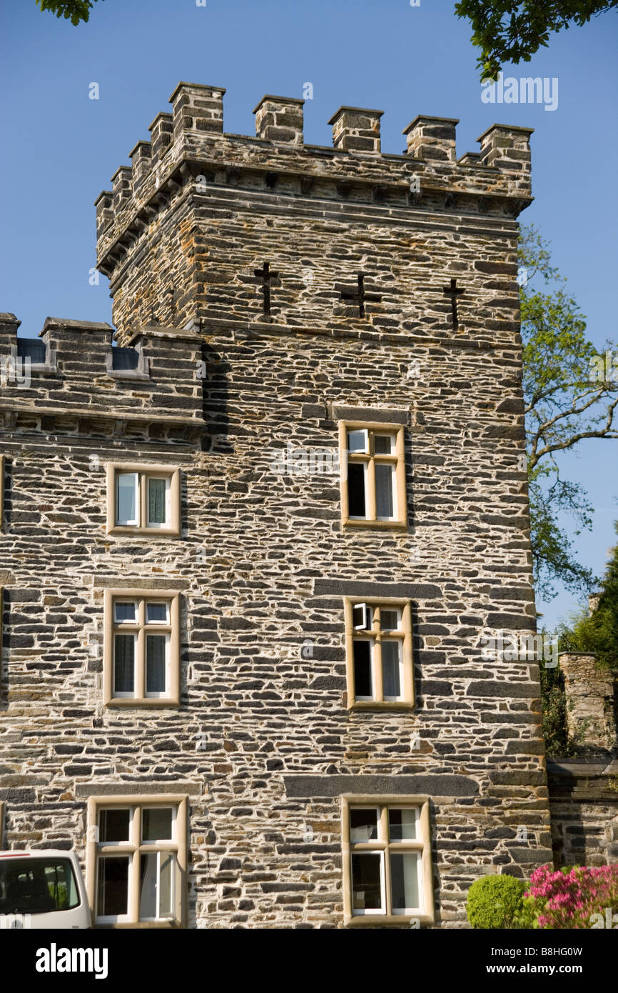 Castell Deudraeth hotel and restaurant in the grounds of Portmeirion ...