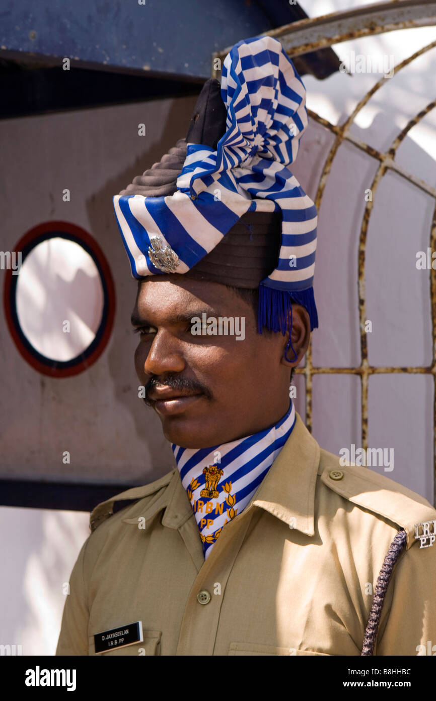 Armed policeman hi-res stock photography and images - Alamy