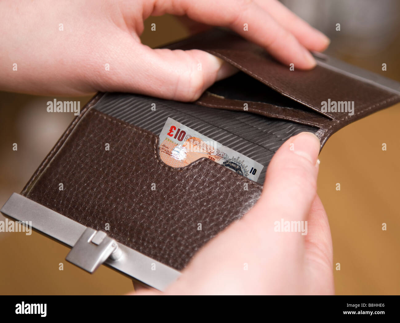 Empty wallet note hi-res stock photography and images - Alamy