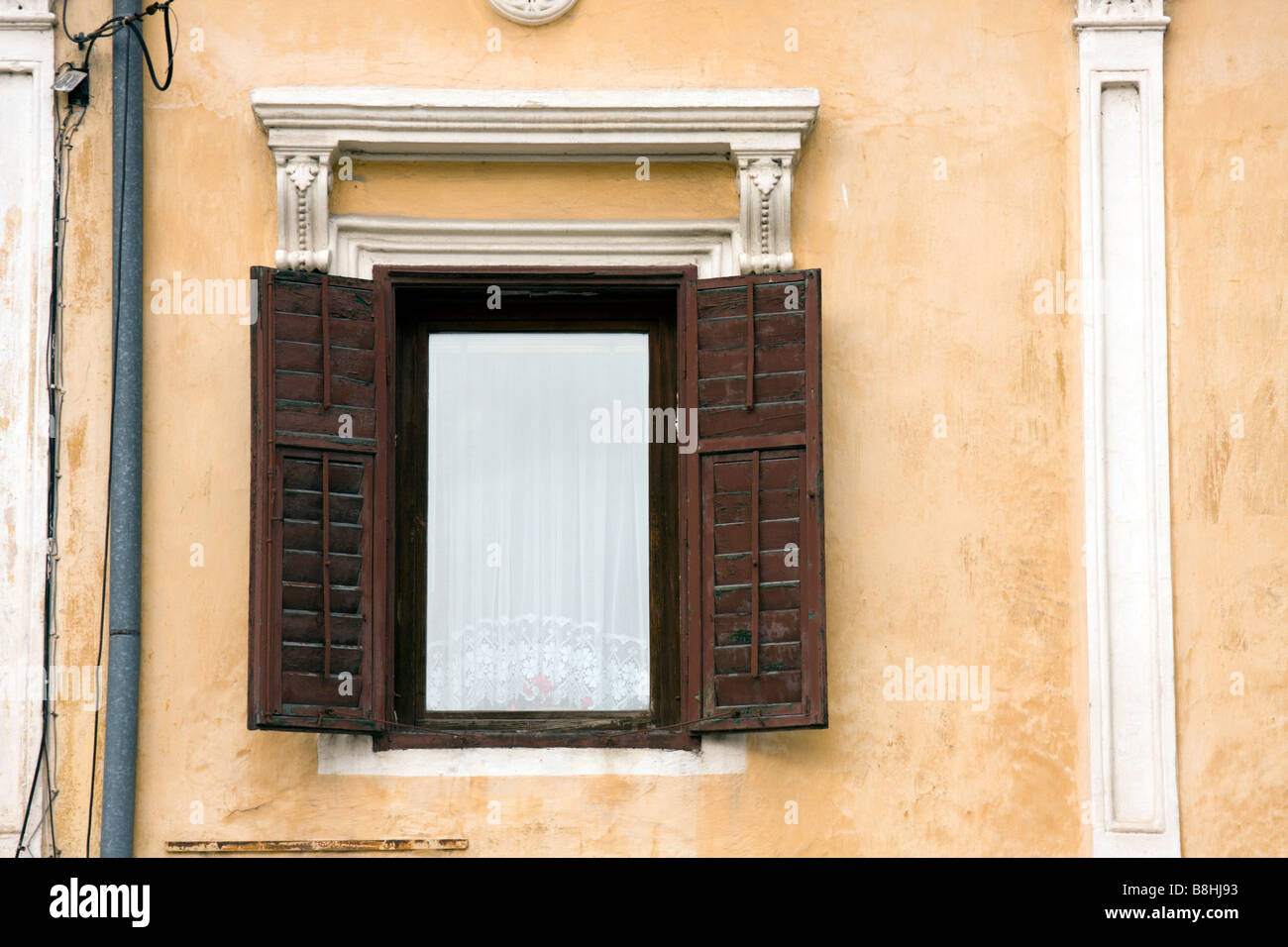 Arcade house hi-res stock photography and images - Alamy