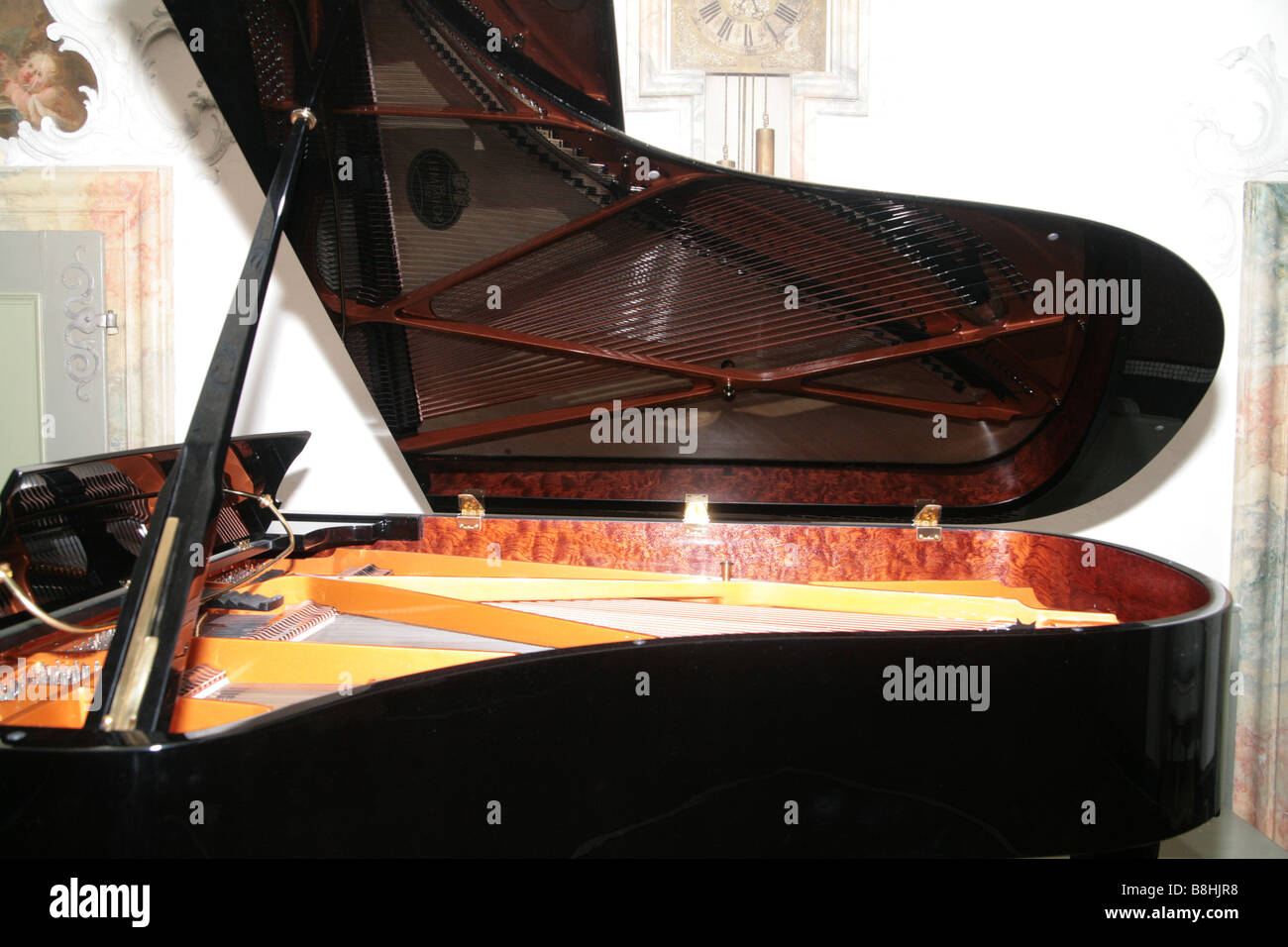 Picture of the interior of a piano Stock Photo - Alamy